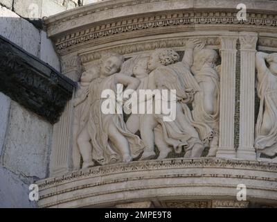 Pulpito di Michelozzo e Donatello, esterno Duomo di Prato (Italia ...
