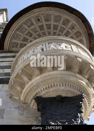 Pulpito di Michelozzo e Donatello, esterno Duomo di Prato (Italia ...