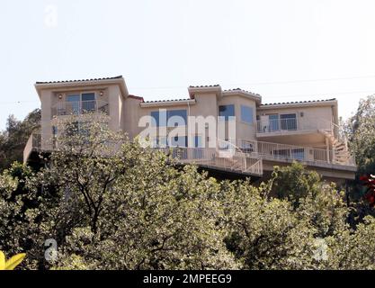 Exclusive!!Larry Birkhead starts with a clean slate for himself and ...