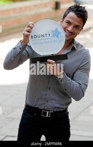 Peter Andre wins the 2010 Bounty Celebrity Dad of the Year. Peter was ...