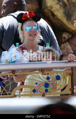 Britney Spears enjoys the fourth of July weekend with her sons at ...