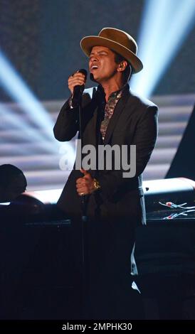 Bruno Mars - 7 November 2012 - New York, NY - 2012 Victoria's Secret ...