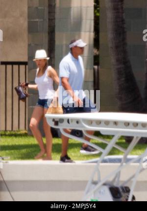 Cameron Diaz and beau Alex Rodriguez relax on shore after taking to the ...