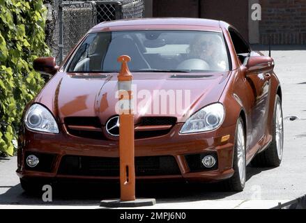 Cameron Diaz shoots a scene on location in Hollywood for her upcoming ...