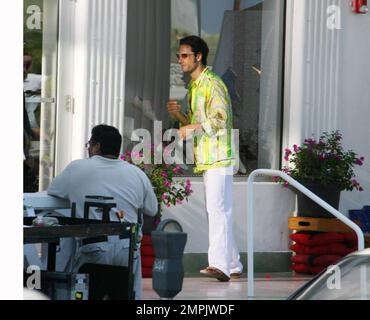 Jim Carrey films 'I Love You Phillip Morris' in the Art Deco District ...
