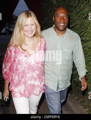 Stand up comedian Byron Allen walks to a Malibu Country Mart restaurant ...