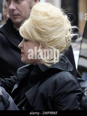 EXCLUSIVE!! Eccentric pop singer turned blue artist Cyndi Lauper dons ...