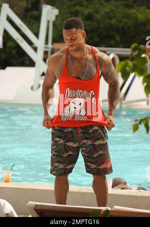 Kelly Brook's ex boyfriend, David McIntosh, chats with a pretty ...
