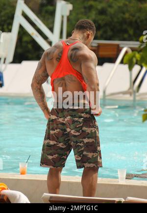 Kelly Brook's ex boyfriend, David McIntosh, chats with a pretty ...