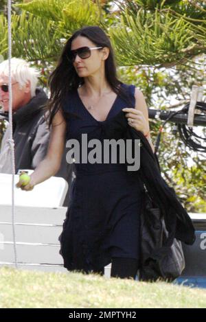 Demi Moore pays a visit to the "Friends with Benefits" set to pick up ...