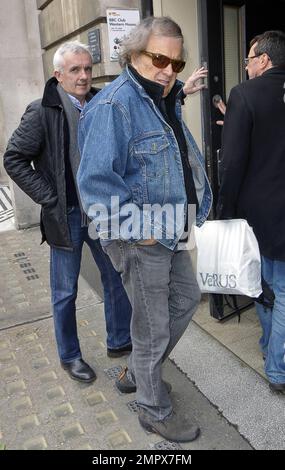 "American Pie" singer/songwriter Don McLean poses over his new star on ...