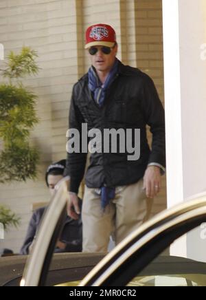 Hunky actor and "Grey's Anatomy" star Eric Dane smokes a cigarette ...
