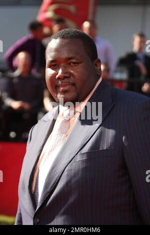 Quinton Aaron walks the red carpet at the QVC Red Carpet Style ...