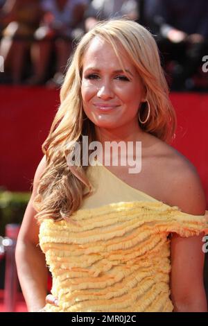 ESPN reporter Jenn Brown walks the red carpet for the 2010 ESPY Awards ...