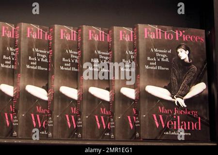 Mary Forsberg Weiland wife of renegade musician Scott Weiland signs ...