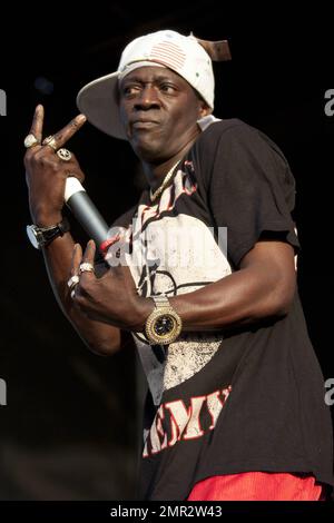 William Jonathan Drayton Jr. AKA Flavor Flav shopping at a 7-Eleven ...