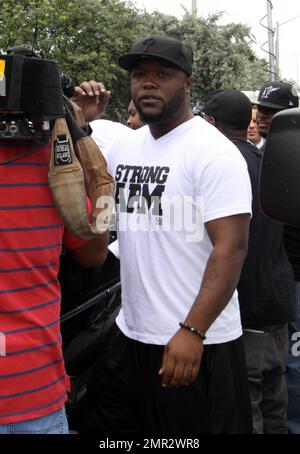 EXCLUSIVE!! Rapper Flo Rida is met by seven bodyguards and a bail ...