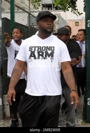 EXCLUSIVE!! Rapper Flo Rida is met by seven bodyguards and a bail ...