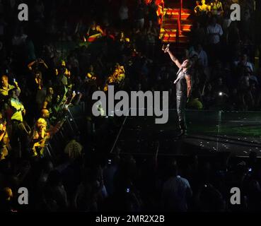 EXCLUSIVE!! Flo Rida surprises Jennifer Lopez on stage while she ...