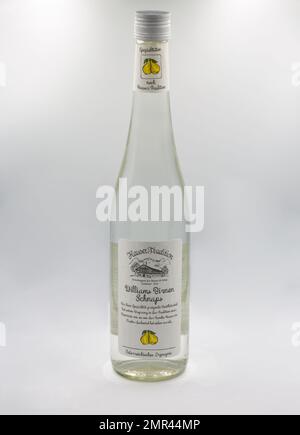 alcohol, bottle Williams pear, fruit juice liqueur, producer: Karl A ...