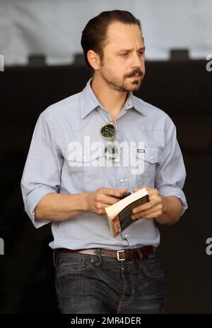 EXCLUSIVE!! Actor Giovanni Ribisi looks trim in a blue shirt and jeans ...