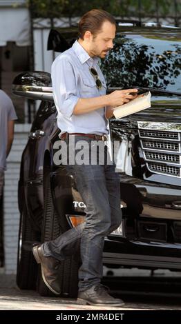 EXCLUSIVE!! Actor Giovanni Ribisi looks trim in a blue shirt and jeans ...
