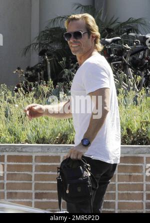 EXCLUSIVE!! Actor Guy Pearce waves as he arrives at the "Chelsea Lately ...