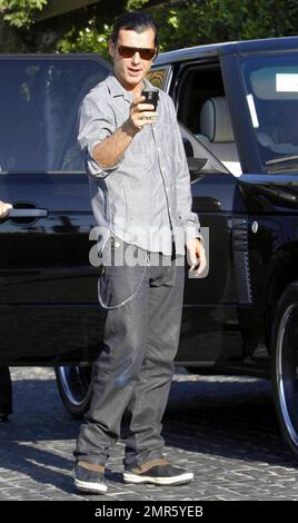 Gavin Rossdale takes some photos with his cellphone camera after making ...