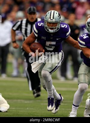 Kansas State quarterback Alex Delton (5) scores a touchdown against ...