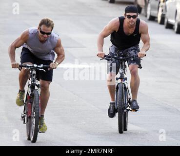 EXCLUSIVE!! Chris Hemsworth shows off his incredible muscles as he ...