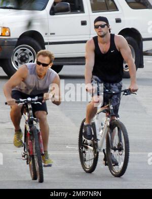 EXCLUSIVE!! Chris Hemsworth shows off his incredible muscles as he ...