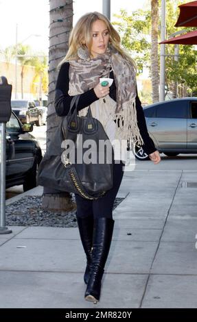 Actress Hilary Duff looks all bundled up for chilly winter weather as ...