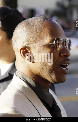 Jamie Foxx greets fans and shows off his head tattoo at the premiere of ...