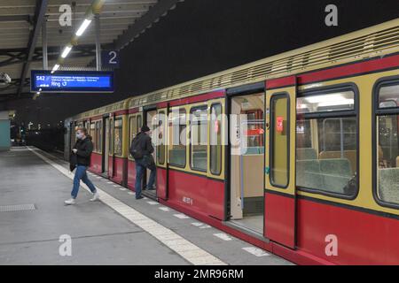 S-Bahn, Halensee station, Berlin, Germany, Europe Stock Photo - Alamy