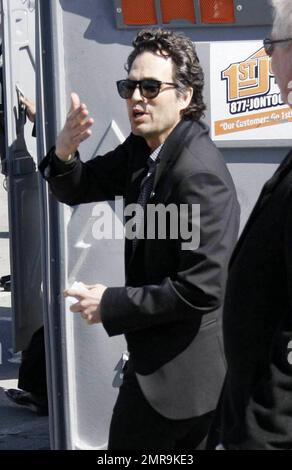 Mark Ruffalo arrives at the 2011 Film Independent Spirit Awards at ...