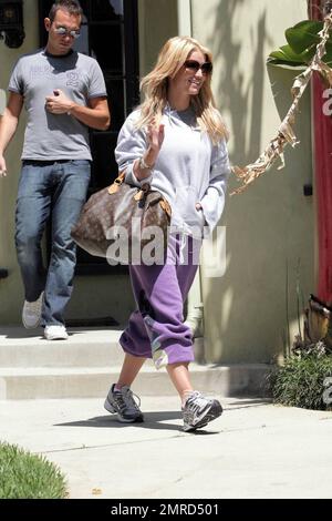 Jessica Simpson looks fit and happy as she leaves the gym, Hollywood ...