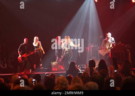 Singer Kelly Clarkson performs at the Z100's Party Plane with OP ...