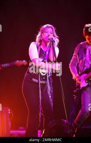 Singer Kelly Clarkson performs at the Z100's Party Plane with OP ...