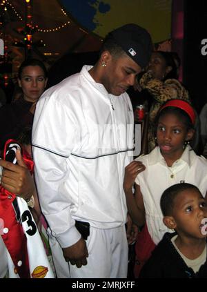 Rapper Nelly signs autographs for young fans at the Kids Choice Awards ...