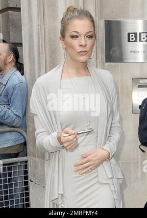 Country super star LeAnn Rimes arrives at BBC Radio 2 in a casual tan ...