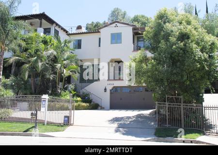 EXCLUSIVE!! Loni Anderson lists her Sherman Oaks home for sale at 2 ...