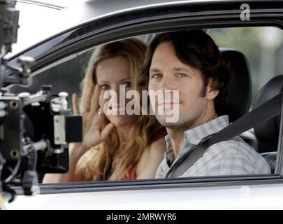 Leslie Mann and Paul Rudd wave while taking a break from filming on the ...