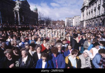Thousands gather at a commemoration service for British soldiers ...