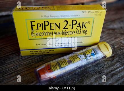 EpiPen auto-injector by Mylan Stock Photo - Alamy