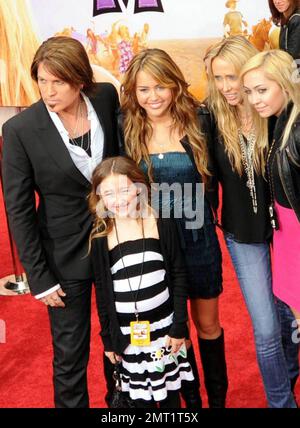Billy Ray Cyrus and Noah Lindsey Cyrus at the Teen Choice Awards 2009 ...