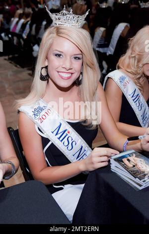 Teresa Scanlan, 17, Miss Nebraska, wins the title of Miss America 2011 ...