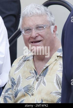 Randy Newman makes an appearance at Neil Diamond's star on the ...