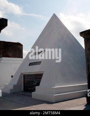 Even amidst his recent real estate troubles, Nicolas Cage has purchased ...