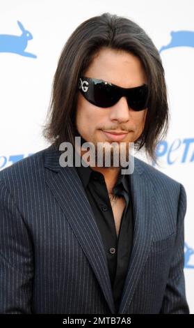 Dave Navarro walks the red carpet at PETA's 30th Anniversary Gala ...