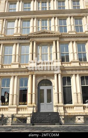 EXCLUSIVE!! Exterior views of the posh apartment building that actress ...